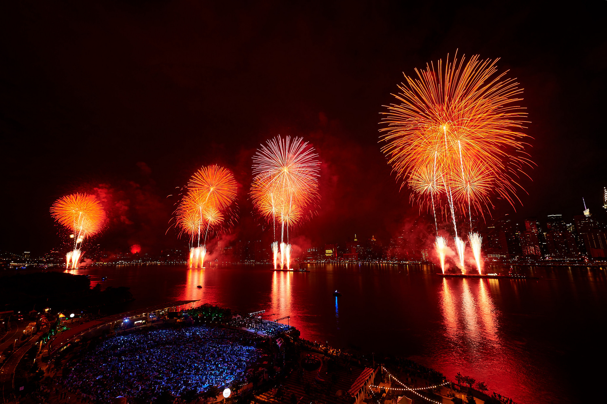 The biggest and best 4th of July fireworks shows are Pyro Spectaculars ...